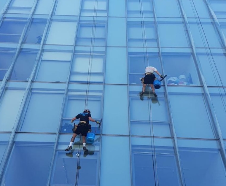 #1 Choice for High Rise Window Cleaning to 5 Stories